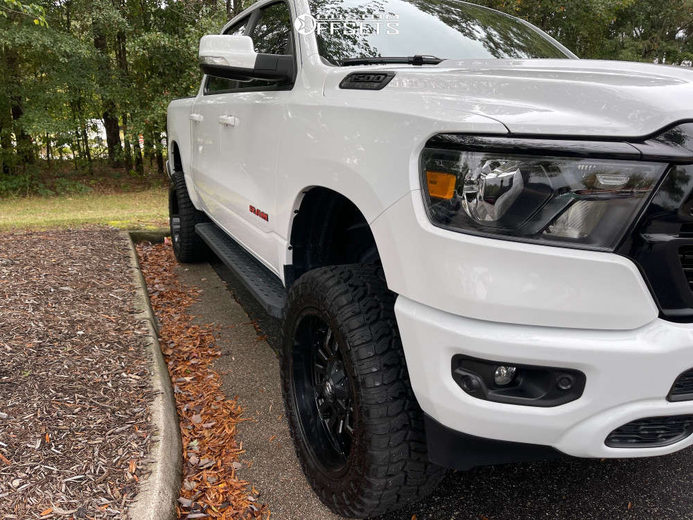 2020 Ram 1500 with 22x12 -19 Fuel Sledge and 35/12.5R22 Renegade ...