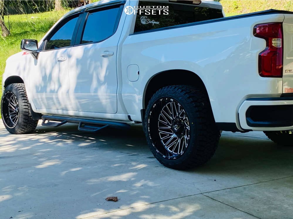 2020 Chevrolet Silverado 1500 with 22x12 -44 TIS 554BM and 33/12.5R22 ...