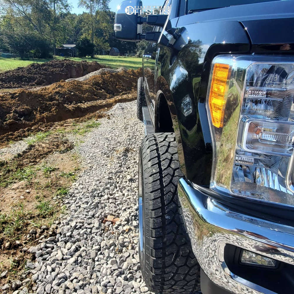 2017 Ford F-250 Super Duty with 22x12 -44 TIS 544C and 37/12.5R22 Radar ...