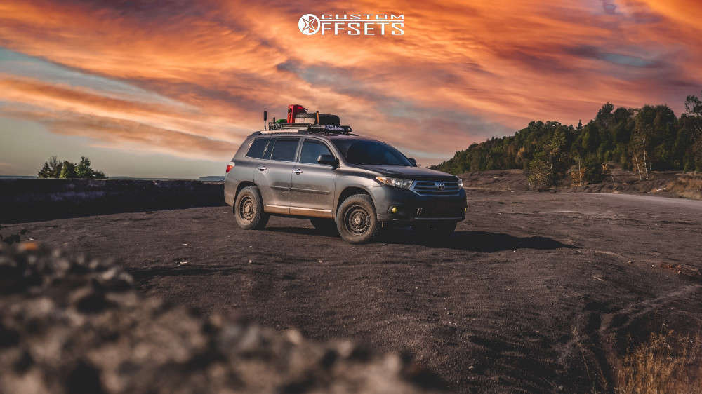2012 Toyota Highlander with 17x8.5 0 Anthem Off-Road Viper and 265 ...