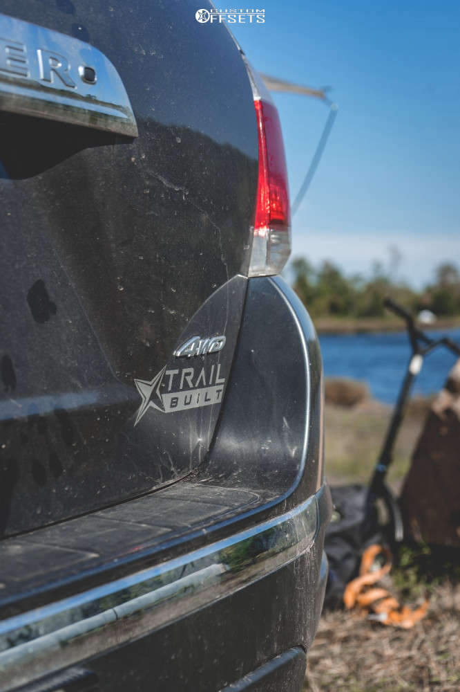 2012 Toyota Highlander with 17x8.5 0 Anthem Off-Road Viper and 265 ...