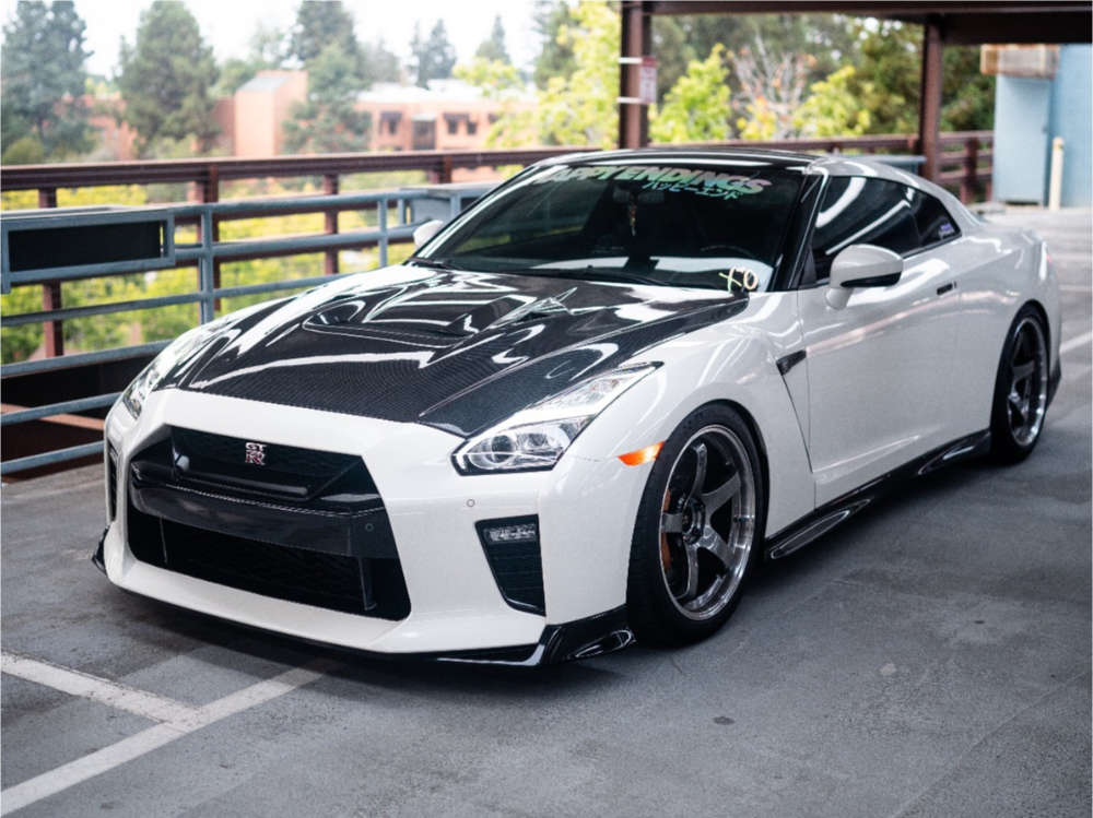 2020 Nissan GT-R with 20x9.5 35 Advan Racing GT and 285/35R20 Michelin ...