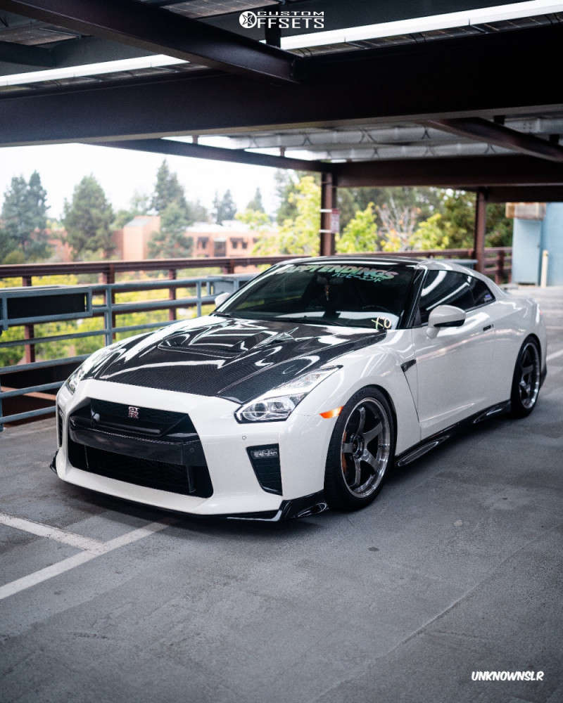 2020 Nissan GT-R with 20x9.5 35 Advan Racing GT and 285/35R20 Michelin ...