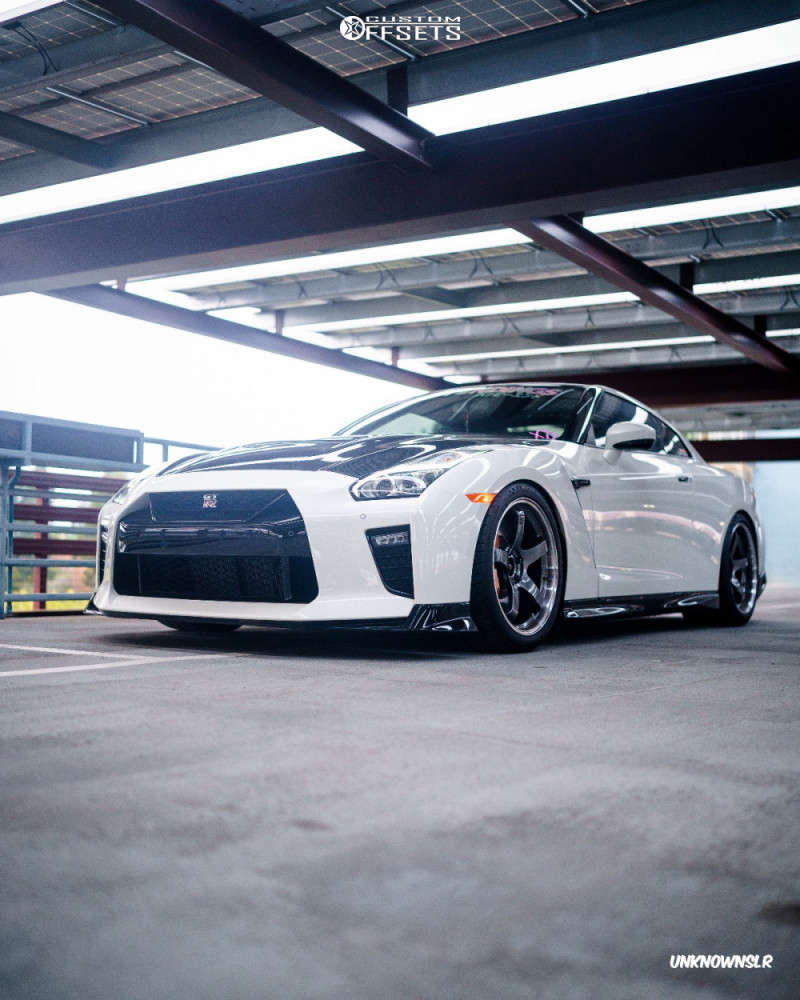 2020 Nissan GT-R with 20x9.5 35 Advan Racing GT and 285/35R20 Michelin ...