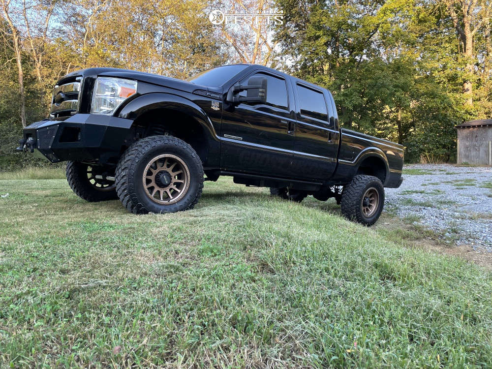 2016 Ford F-250 Super Duty with 20x10 -24 Method Mr105 and 37/13.5R20 ...