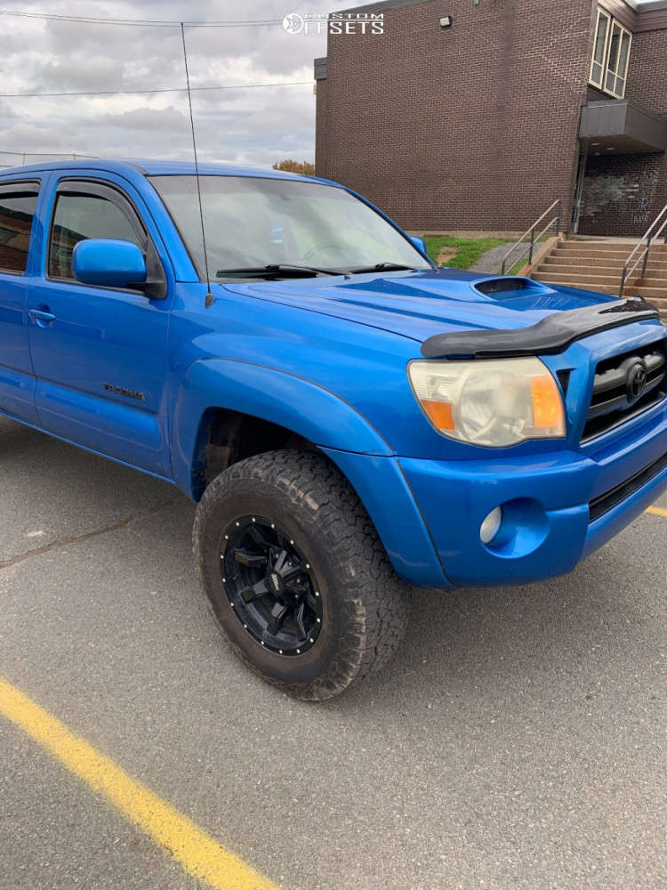 2007 Toyota Tacoma with 17x10 -10 Moto Metal Mo970 and 33/11.5R17 ...