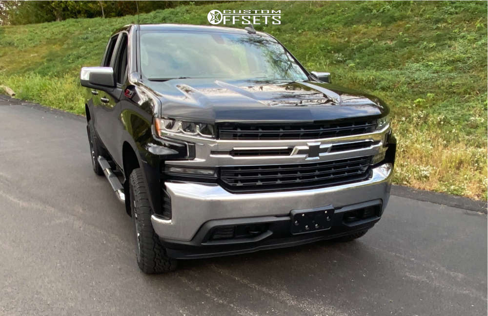 2019 Chevrolet Silverado 1500 with 20x9 18 Ultra Maverick and 33/9.5R20 ...