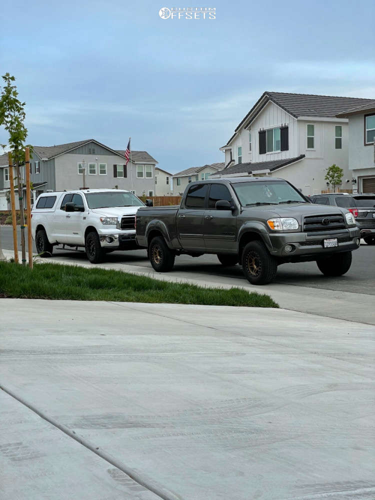 2006 Toyota Tundra with 18x8.5 0 Method Mr312 and 265/70R18 Toyo Tires ...