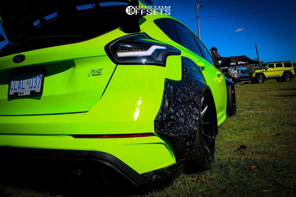 2017 Ford Focus with 18x10.5 -7 SK Forged Crypto and 275/35R18 Michelin ...