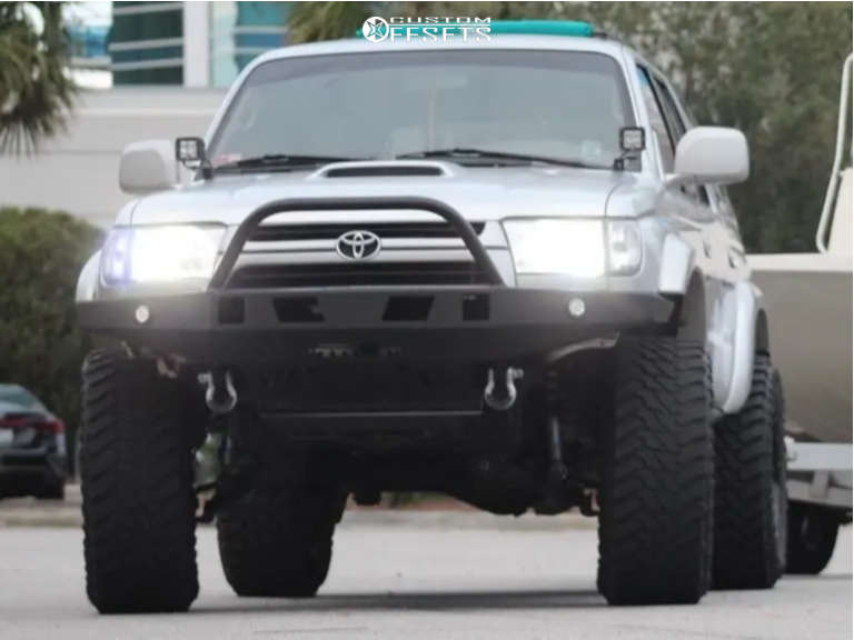 2001 Toyota 4Runner with 18x10 -24 Moto Metal Mo962 and 33/12.5R18 ...