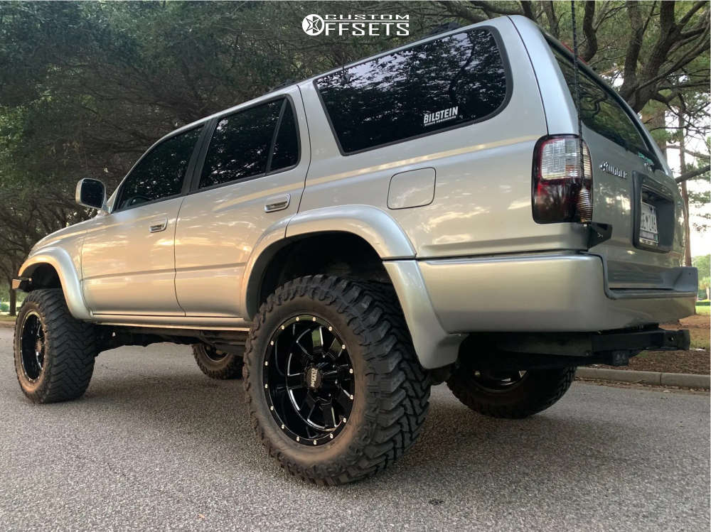 2001 Toyota 4Runner with 18x10 -24 Moto Metal Mo962 and 33/12.5R18 ...