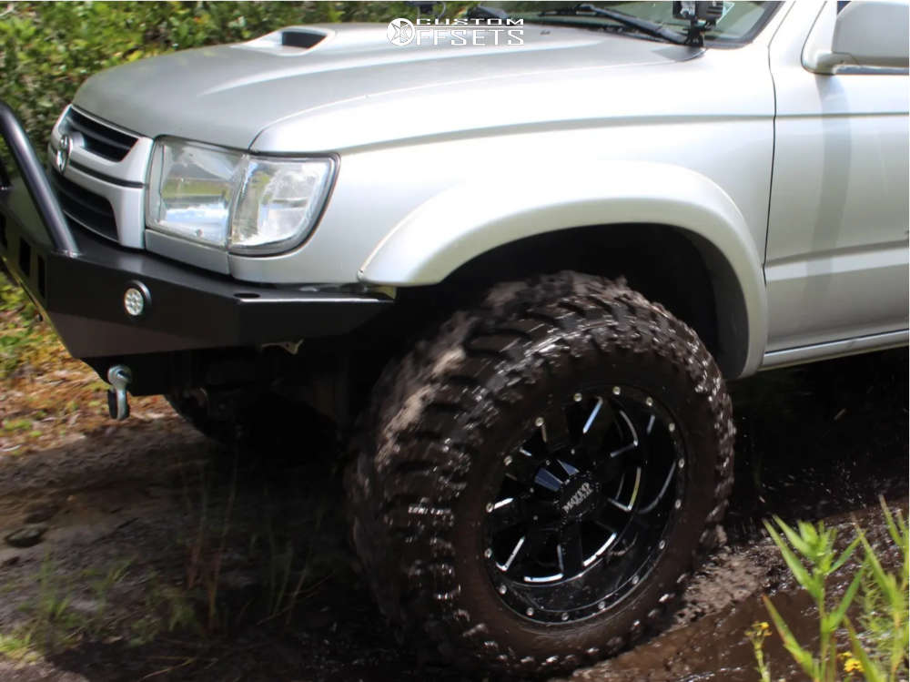 2001 Toyota 4Runner with 18x10 -24 Moto Metal Mo962 and 33/12.5R18 ...