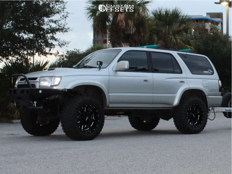 2001 Toyota 4Runner with 18x10 -24 Moto Metal Mo962 and 33/12.5R18 ...