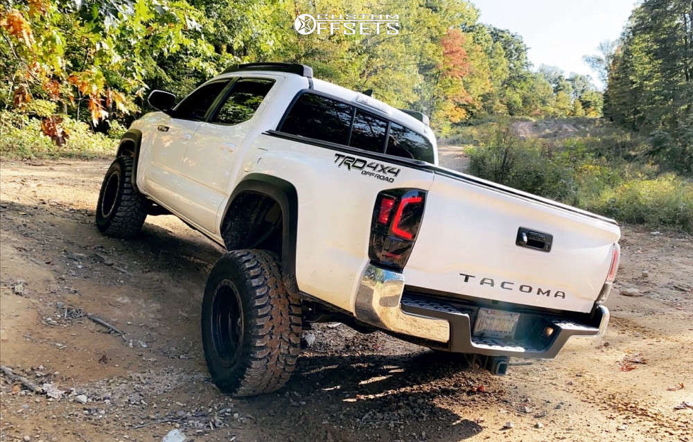 2016 Toyota Tacoma with 18x10 -12 Fuel Trophy and 33/12.5R18 Road One ...