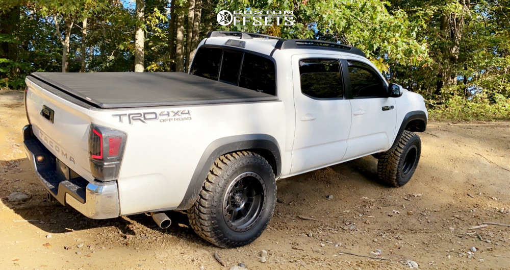 2016 Toyota Tacoma with 18x10 -12 Fuel Trophy and 33/12.5R18 Road One ...