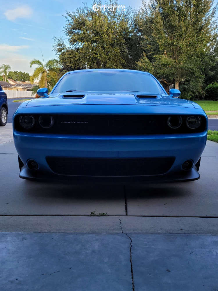 2016 Dodge Challenger with 20x10 13 Ferrada FR4 and 255/35R20 Nitto ...