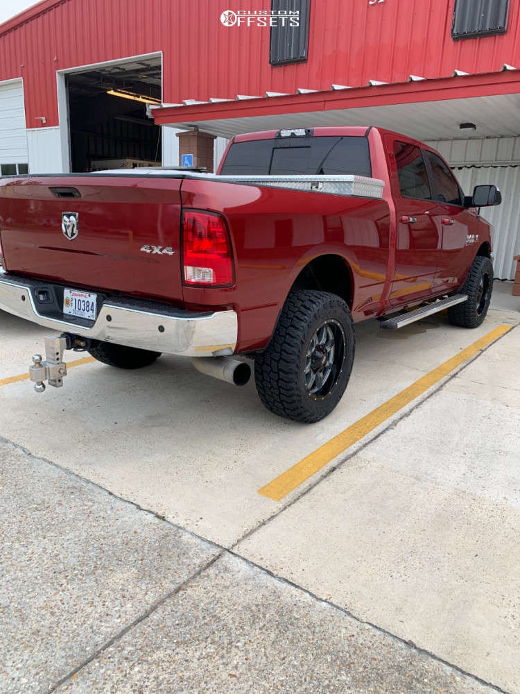 2014 Ram 2500 with 20x10 -24 Moto Metal Mo970 and 35/12.5R20 Mickey ...