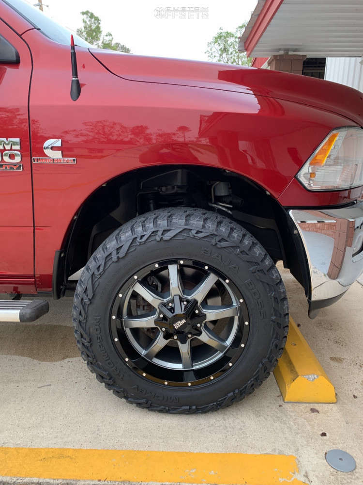 2014 Ram 2500 with 20x10 -24 Moto Metal Mo970 and 35/12.5R20 Mickey ...