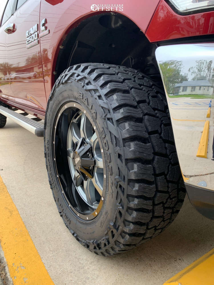 2014 Ram 2500 with 20x10 -24 Moto Metal Mo970 and 35/12.5R20 Mickey ...