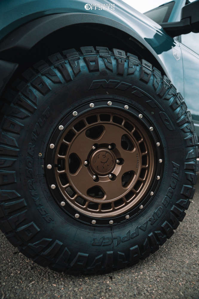 2021 Ford Bronco with 17x8.5 0 Fifteen52 Offroad Turbomac Hd and 35/12 ...