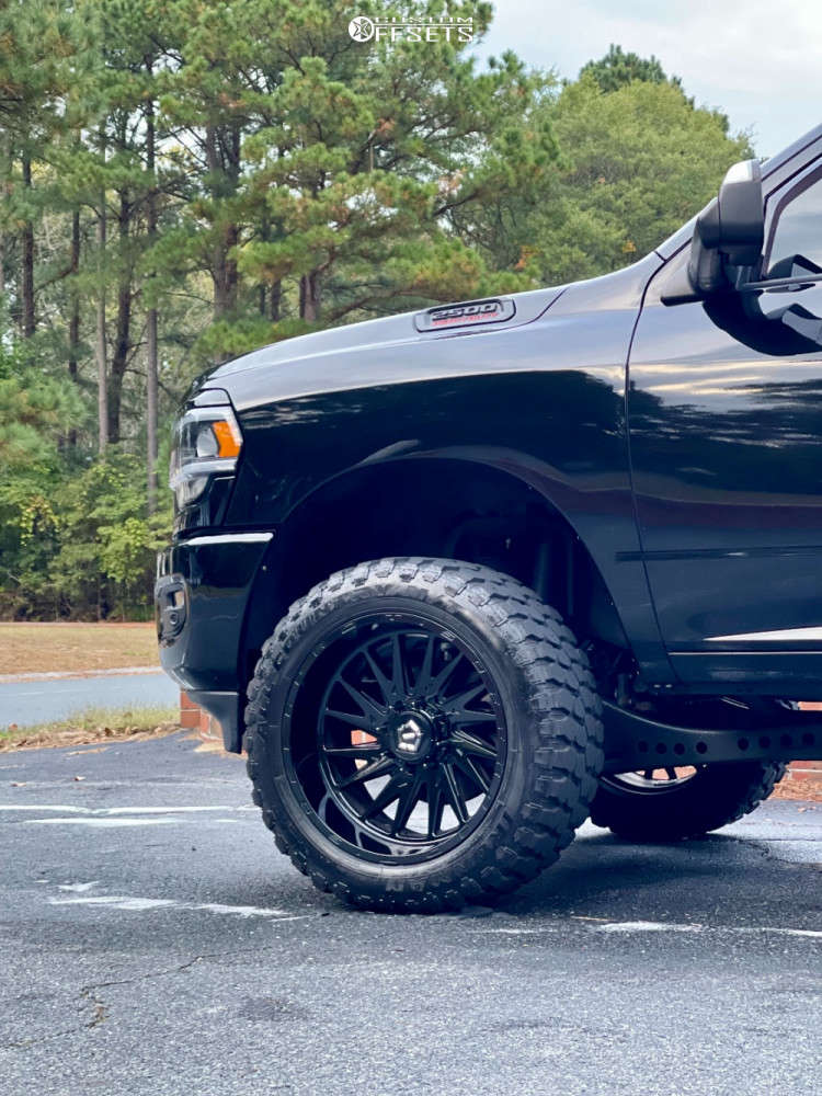 2020 Ram 2500 with 22x12 -44 TIS 547B and 35/12.5R22 Ironman All ...