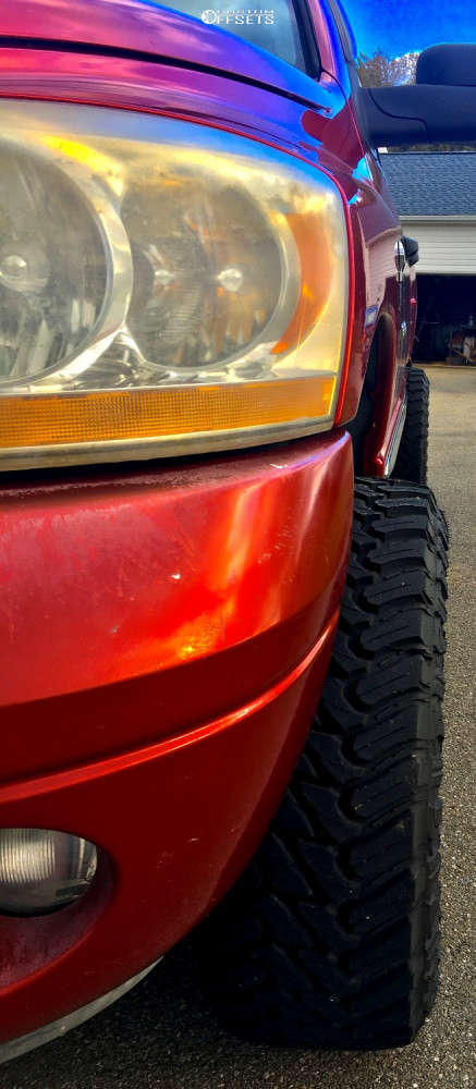 2006 Dodge Ram 2500 with 20x10 -25 Vision Razor and 35/12.5R20 Atturo ...