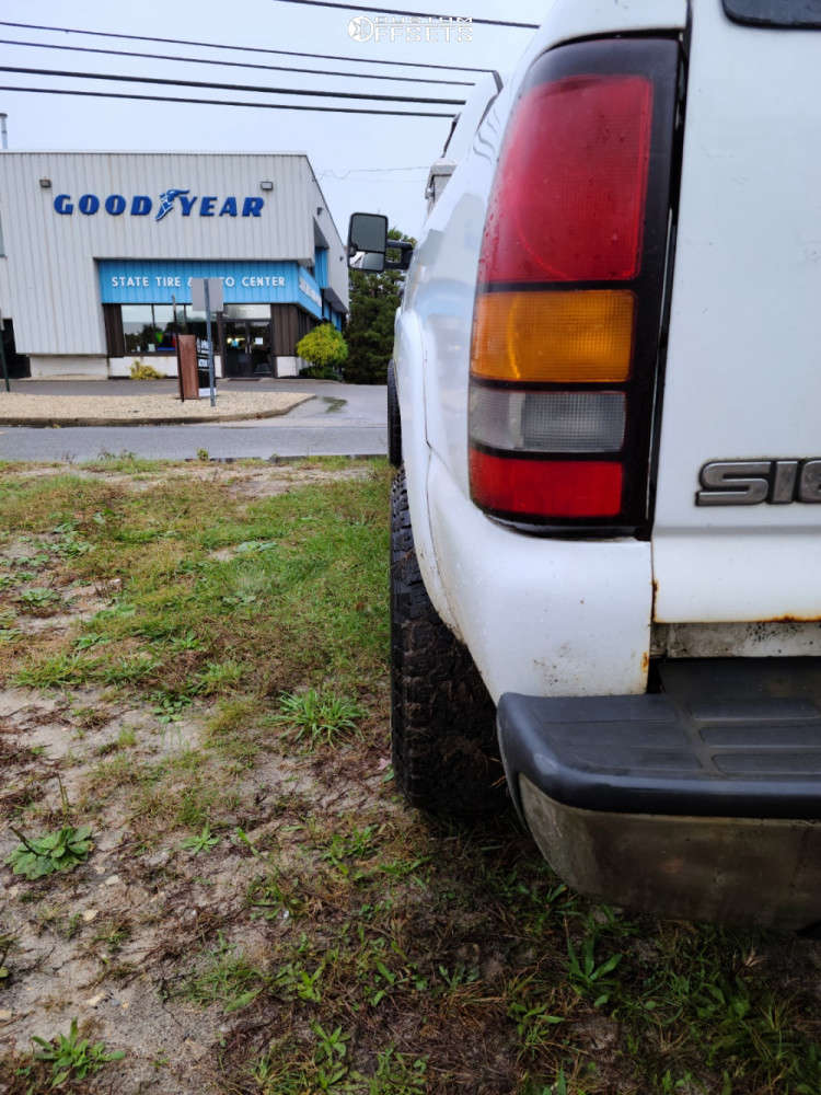 2005 GMC Sierra 2500 HD with 18x9.5 -18 Vision Tactical and 265/75R18 ...
