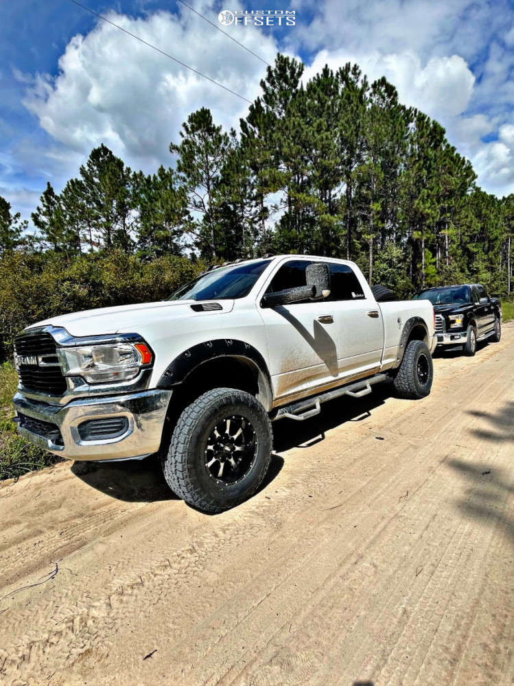 2019 Ram 2500 with 18x10 -24 Moto Metal Mo970 and 35/12.5R18 Nitto ...