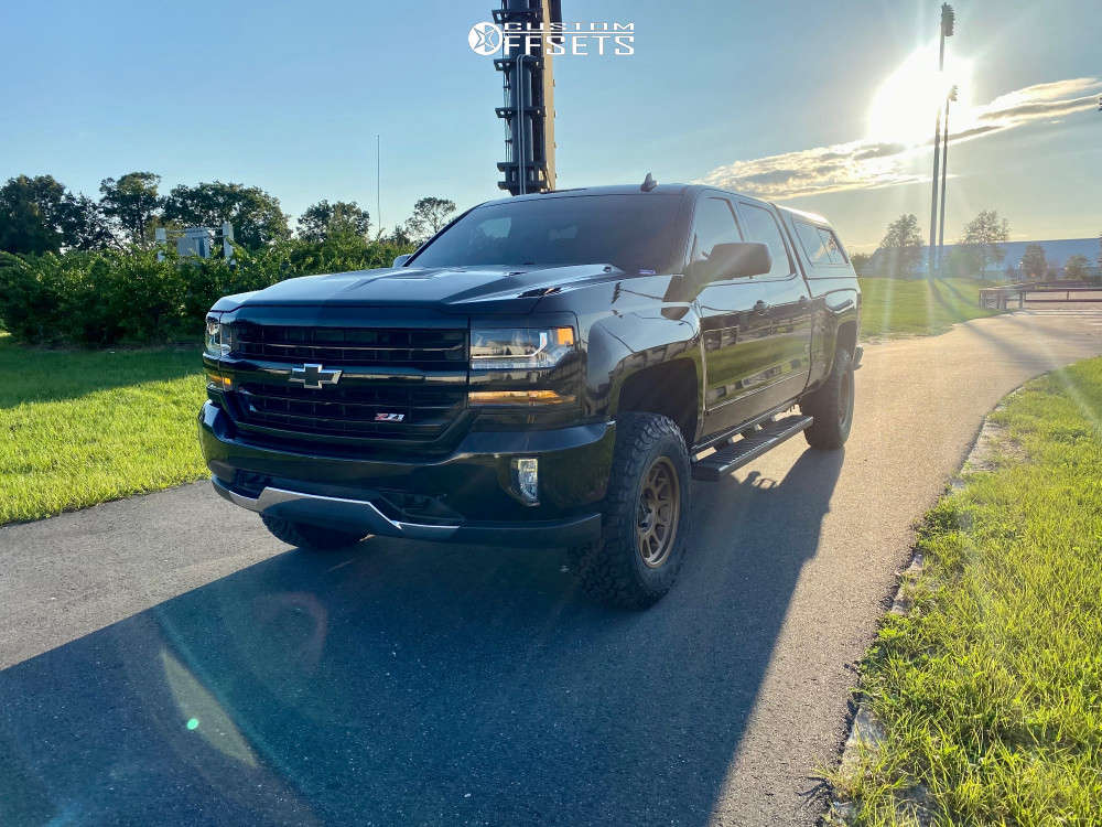 2018 Chevrolet Silverado 1500 with 17x8.5 0 Method Mr703 and 285/70R17 BFGoodrich Ko2 and ...