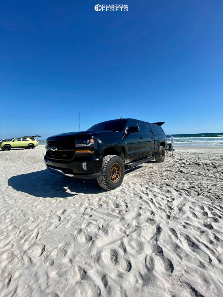 2018 Chevrolet Silverado 1500 with 17x8.5 0 Method Mr703 and 285/70R17 BFGoodrich Ko2 and ...