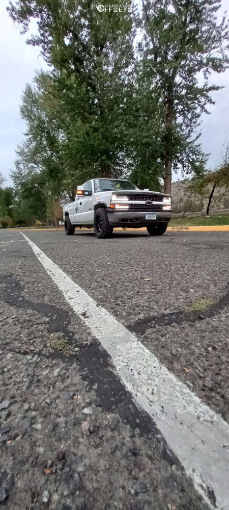 2002 Chevrolet Silverado 1500 with 18x10.5 -24 Moto Metal Mo962 and 32/ ...