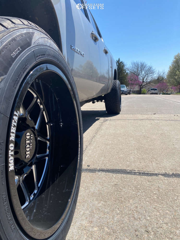 2012 Chevrolet Silverado 2500 HD with 20x12 -44 Moto Metal Mo992 and 32 ...