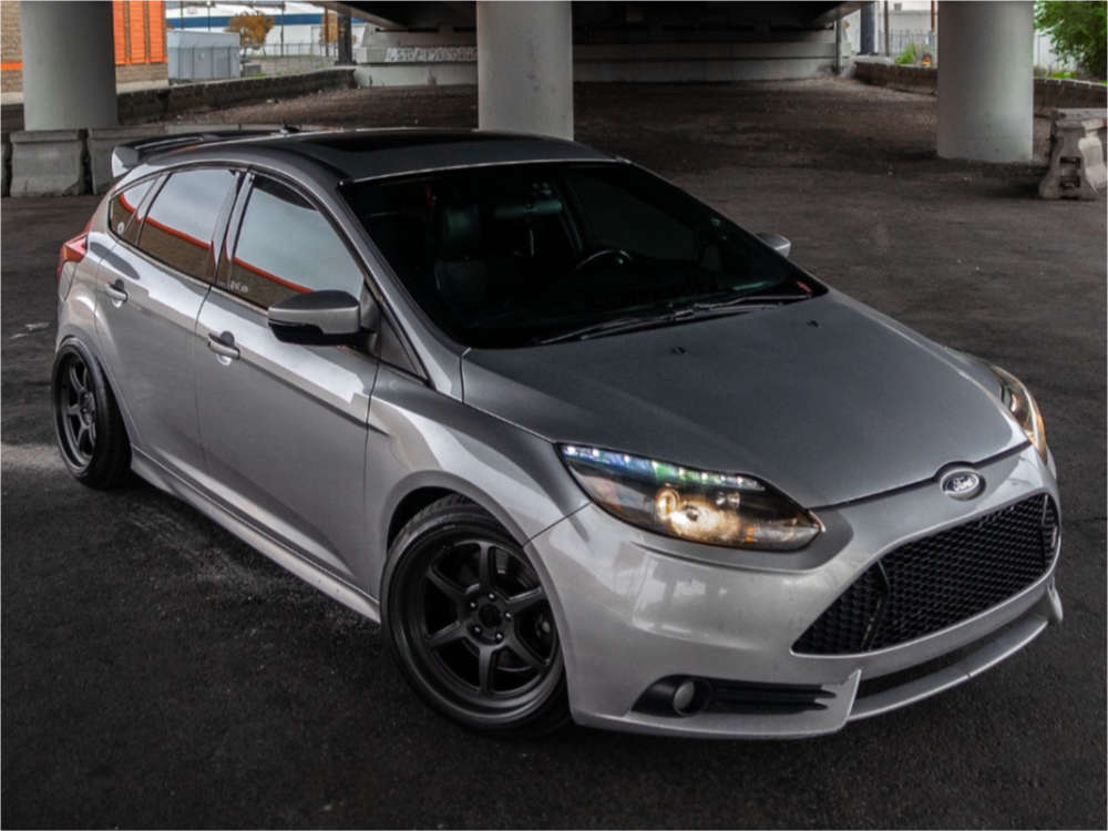 2013 Ford Focus with 18x9.5 22 Kansei Off Road Roku and 225/40R18 ...