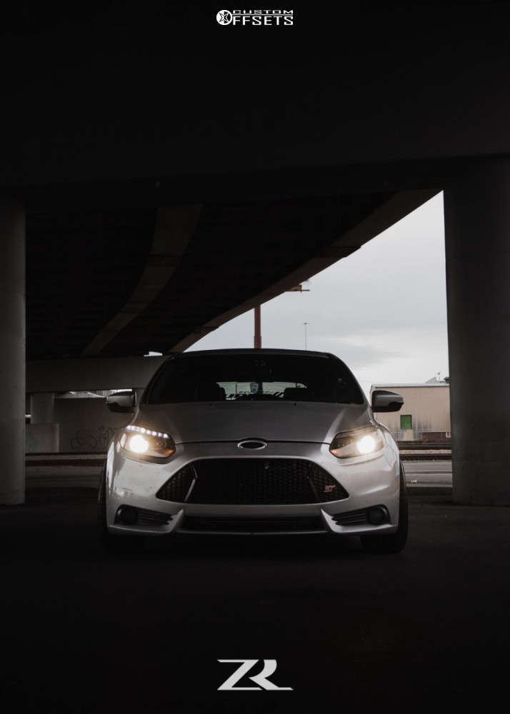 2013 Ford Focus with 18x9.5 22 Kansei Off Road Roku and 225/40R18 ...