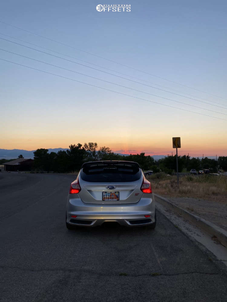 2013 Ford Focus with 18x9.5 22 Kansei Off Road Roku and 225/40R18 ...