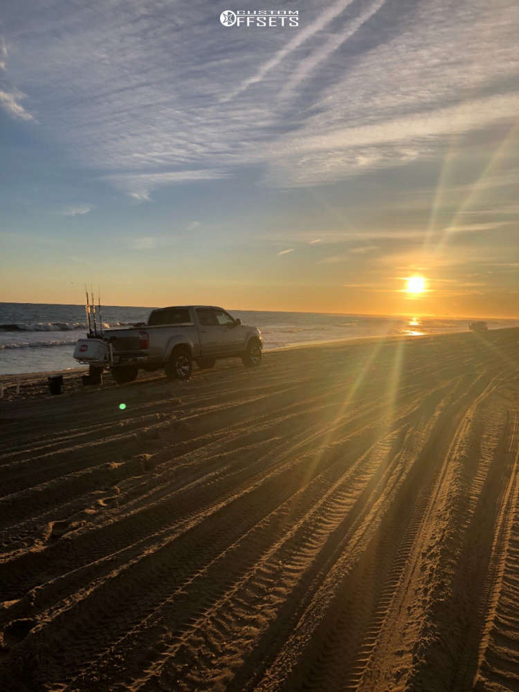 2006 Toyota Tundra with 17x9 -12 Dick Cepek Dc-2 and 33/11.5R17 Falken ...