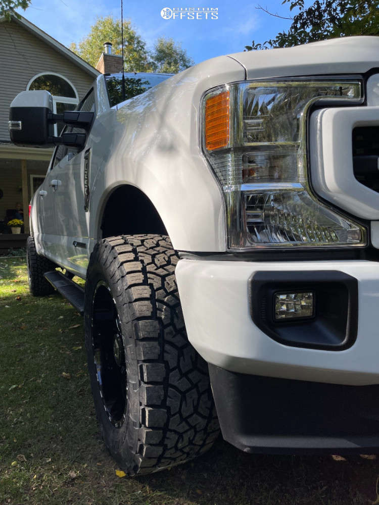 2022 Ford F-250 Super Duty with 20x10 -25 TIS 544B and 35/12.5R20 Toyo ...