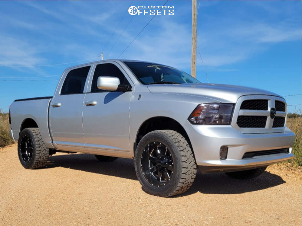 2014 Ram 1500 with 20x10 -24 Moto Metal Mo962 and 33/12.5R20 Toyo Tires ...