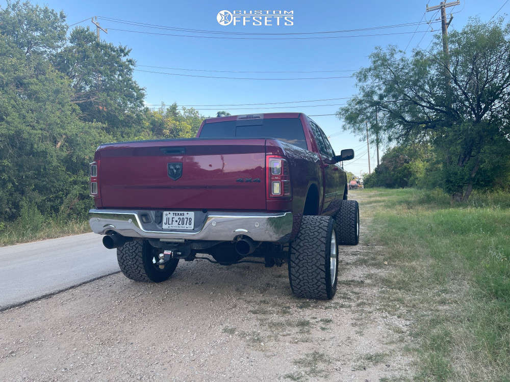2014 Ram 1500 with 22x14 -76 Fuel Forged Ff26 and 35/15.5R22 Venom ...