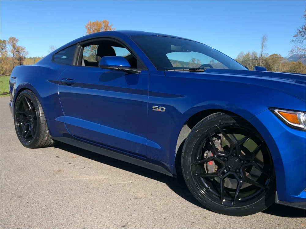 2017 Ford Mustang with 20x10 33 Rohana Rfx11 and 285/35R20 Nitto Nt555 ...