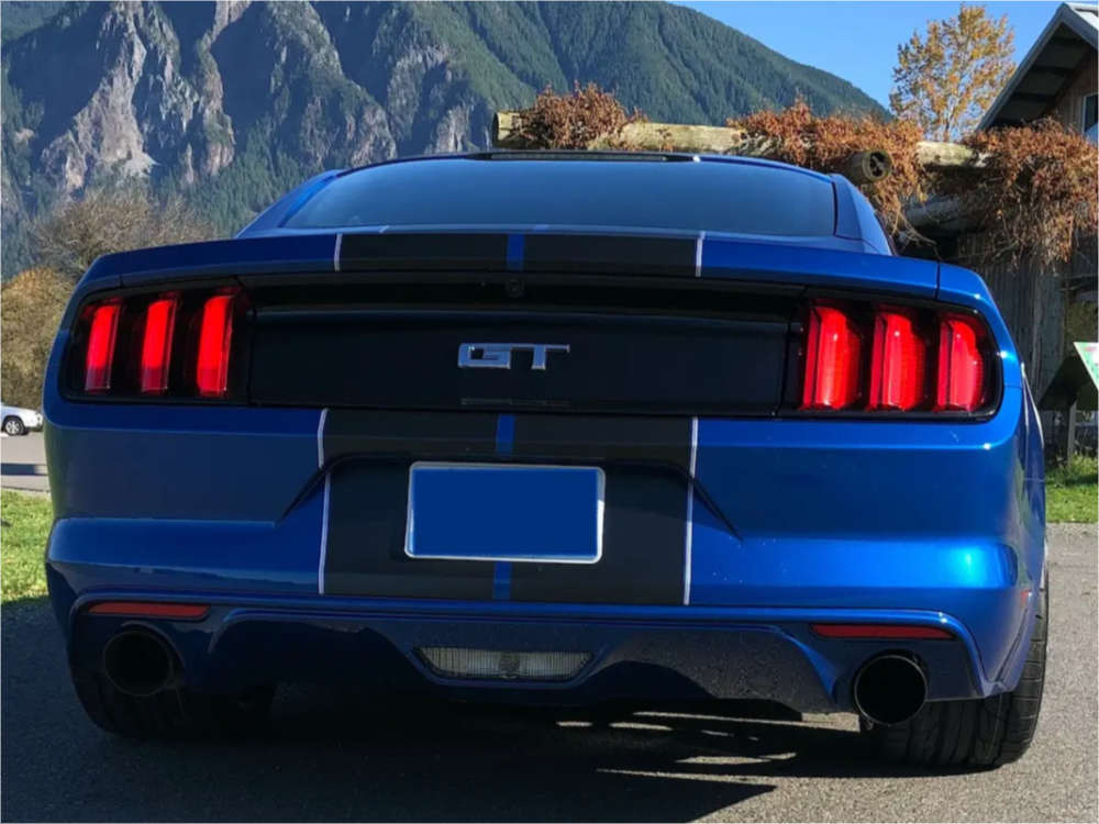 2017 Ford Mustang with 20x10 33 Rohana Rfx11 and 285/35R20 Nitto Nt555 ...
