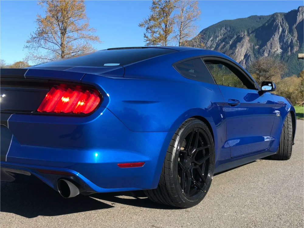 2017 Ford Mustang with 20x10 33 Rohana Rfx11 and 285/35R20 Nitto Nt555 ...