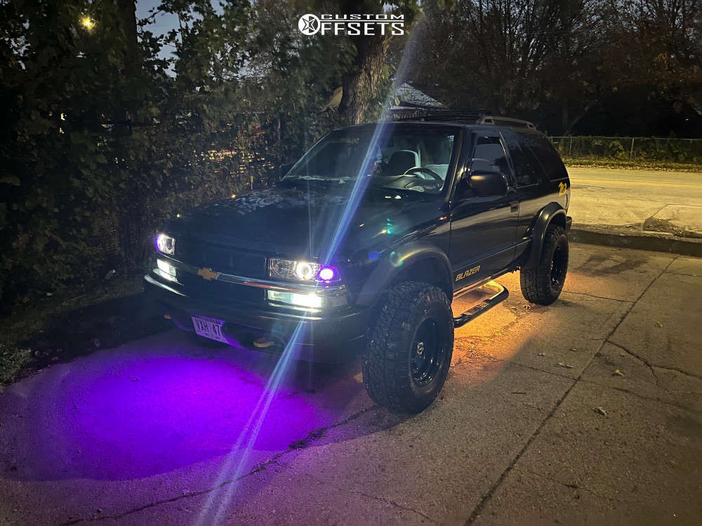 1996 Chevrolet Blazer with 15x8 -19 Vision Soft 8 and 31/10.5R15 Dick ...