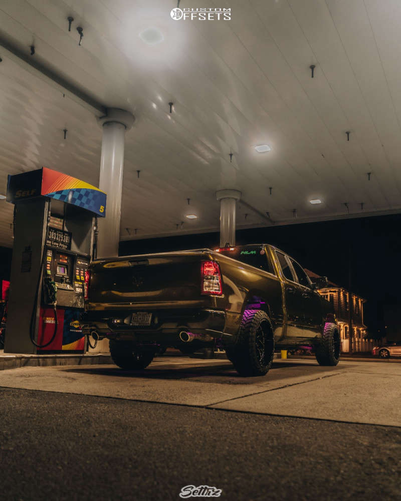 2020 Ram 1500 with 22x12 -44 K2 Offroad Shockwave and 33/12.5R22 Atturo ...