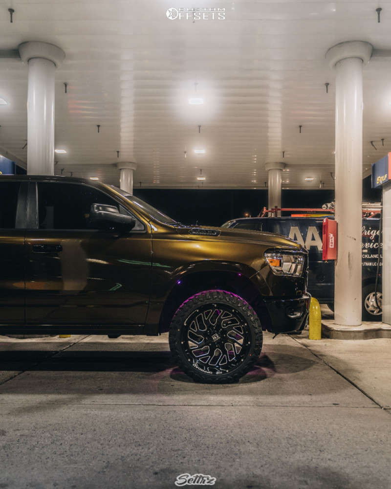 2020 Ram 1500 with 22x12 -44 K2 Offroad Shockwave and 33/12.5R22 Atturo ...