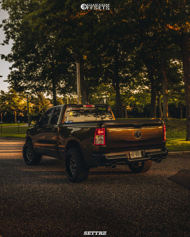 2020 Ram 1500 with 22x12 -44 K2 Offroad Shockwave and 33/12.5R22 Atturo ...