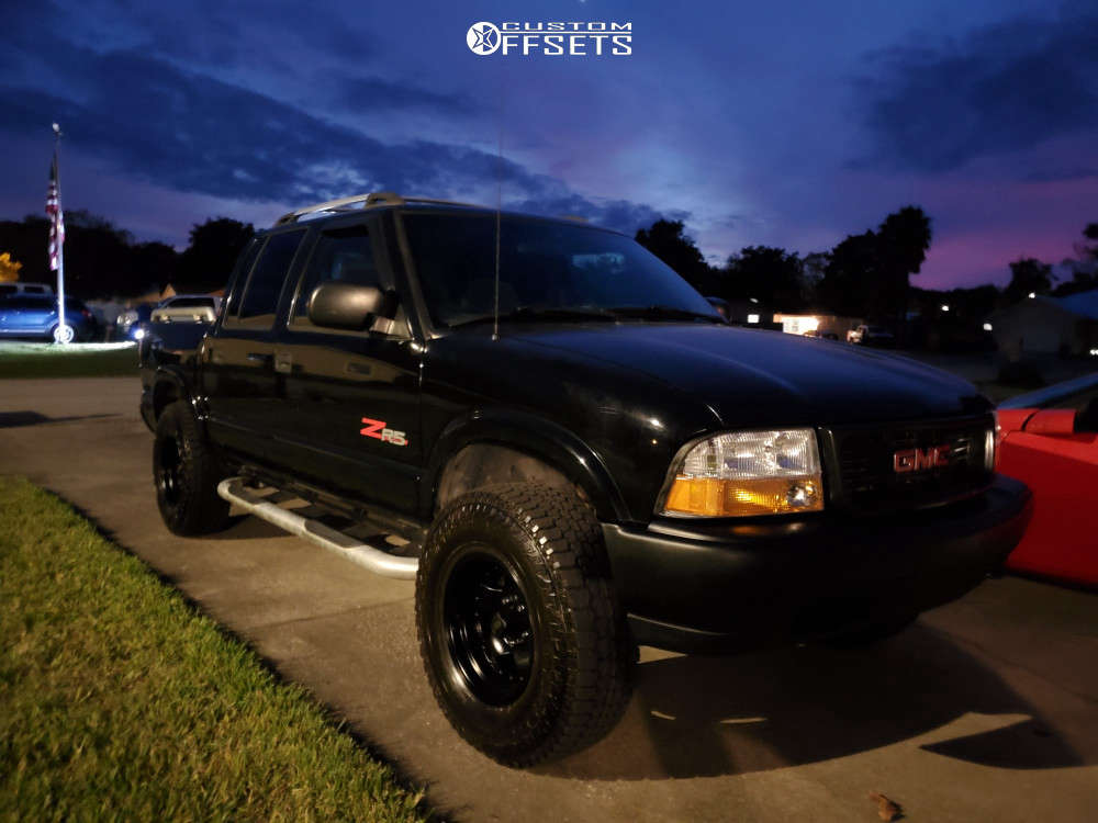 2002 GMC Sonoma with 15x8 -19 American Racing Ar235861 and 31/10.5R15 Sumitomo Encounter At and ...