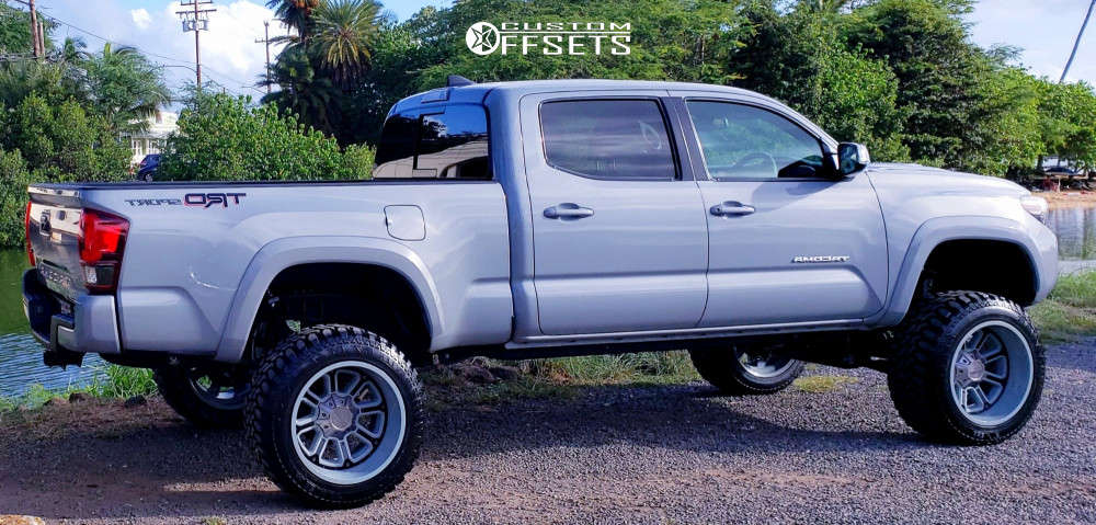 2018 Toyota Tacoma with 20x12 -41 Moto Metal Mo984 and 33/12.5R20 ...