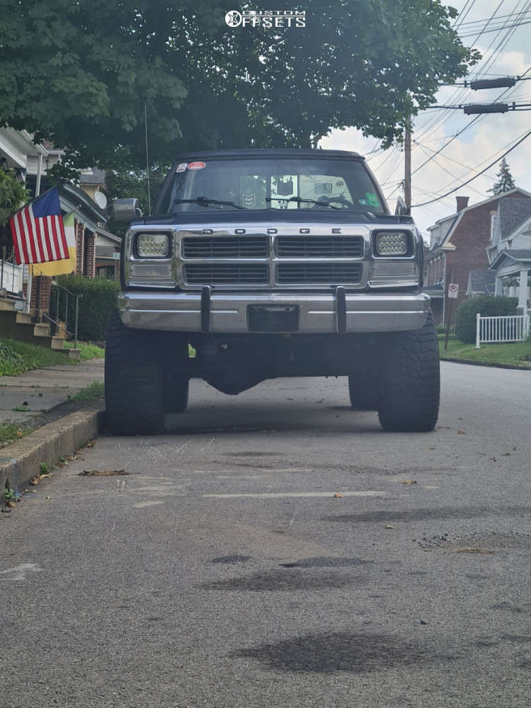 1992 Dodge W150 with 20x12 -44 Fuel Maverick and 35/12.5R20 Cooper ...