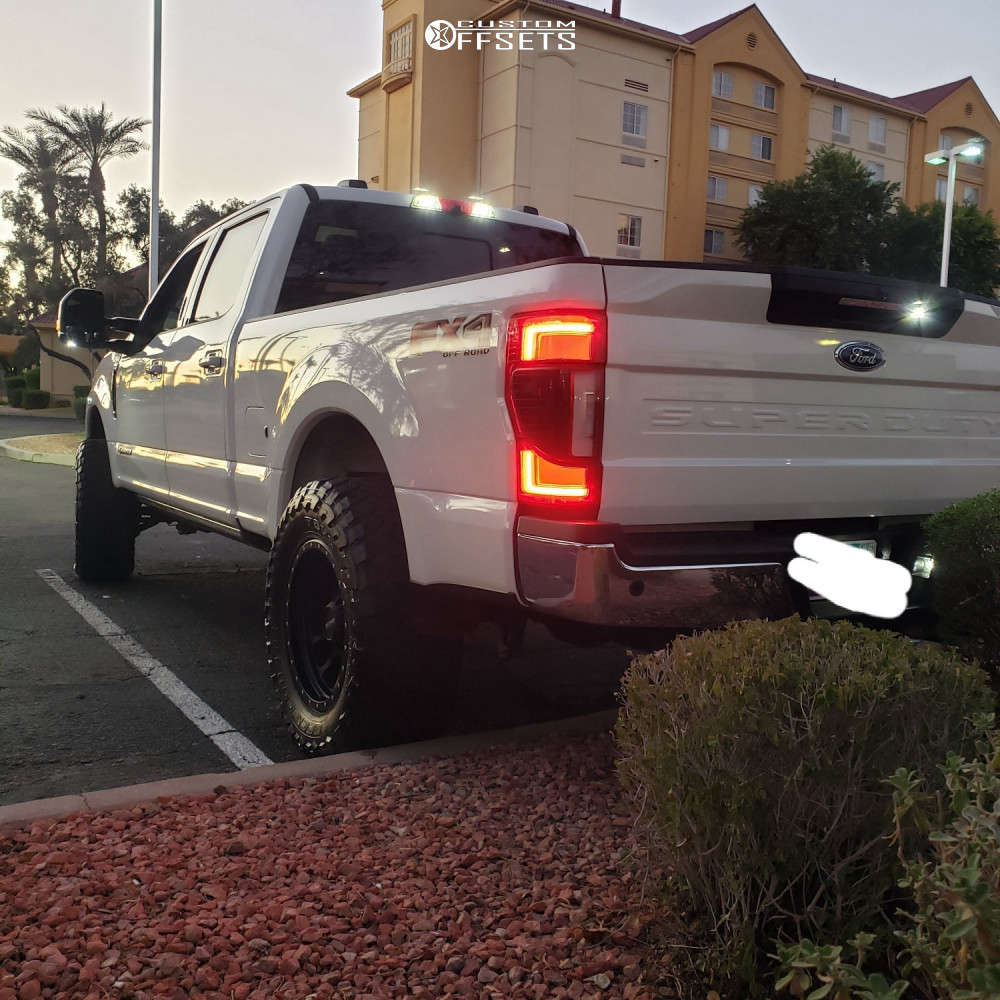 2020 Ford F-250 Super Duty with 20x10 -24 Method Mr605 and 37/13.5R20 ...